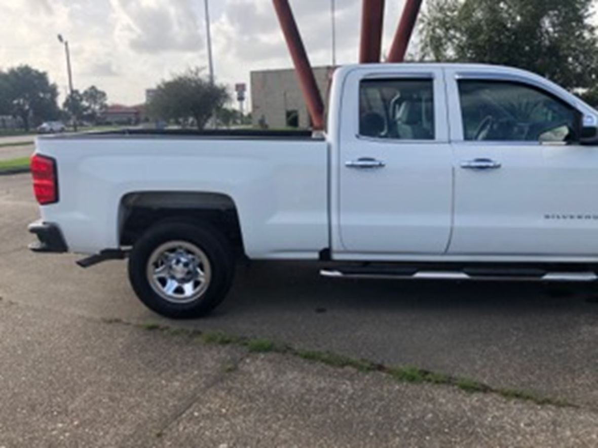 2017 Chevrolet Silverado 1500HD by Owner in Baton Rouge, LA 70898