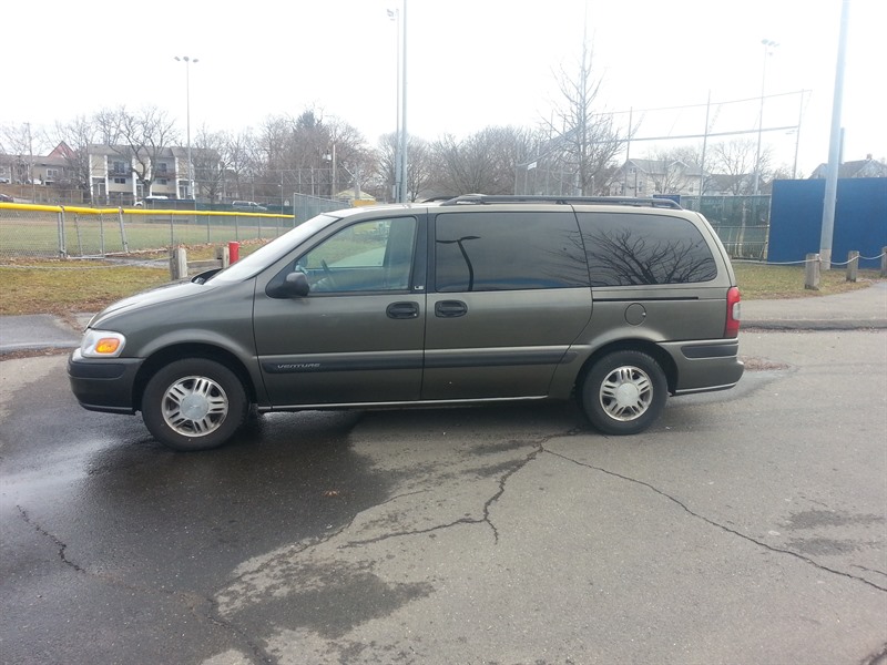 1999 Chevrolet venture for Sale by Owner in New Haven, CT 06540